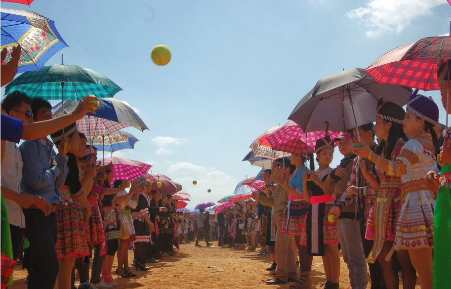 Hmong New Year, Hmong New Year Festivals, Hmong American history and ...